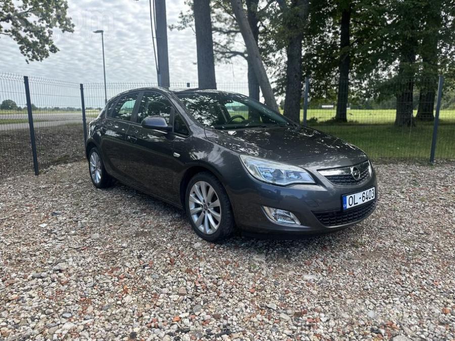 Grey Opel Astra 2010 in Cesis, with an engine capacity of 1.40 L and mileage of 0 thousand km for 4000 €, photo 18 on AUTOMOTO.COM.LV