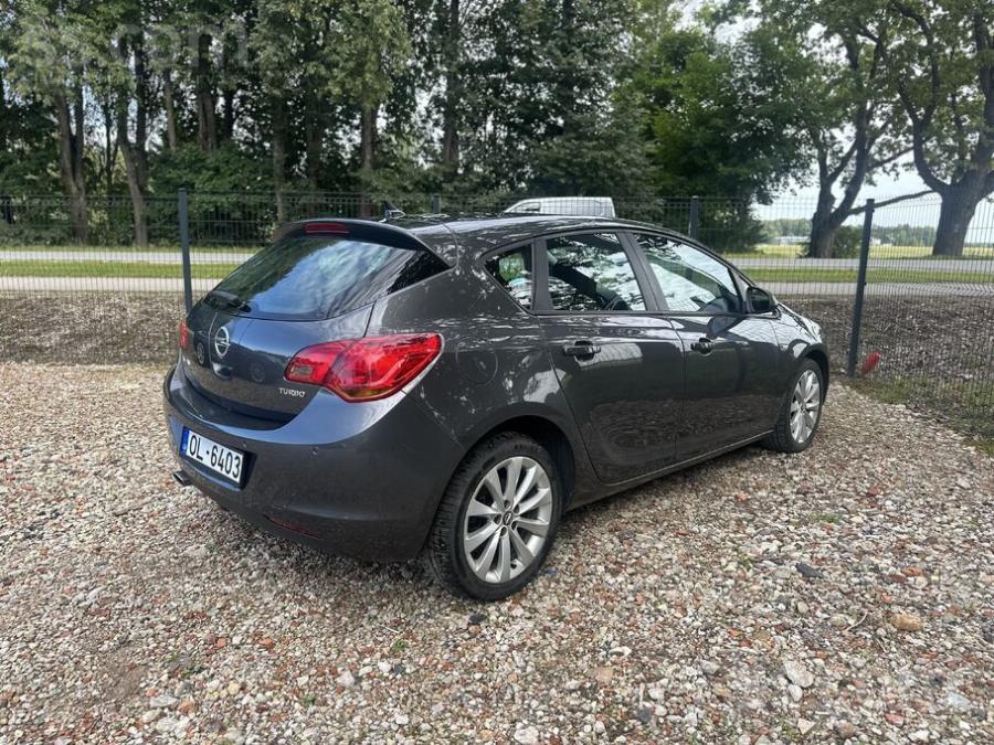Grey Opel Astra 2010 in Cesis, with an engine capacity of 1.40 L and mileage of 0 thousand km for 4000 €, photo 21 on AUTOMOTO.COM.LV