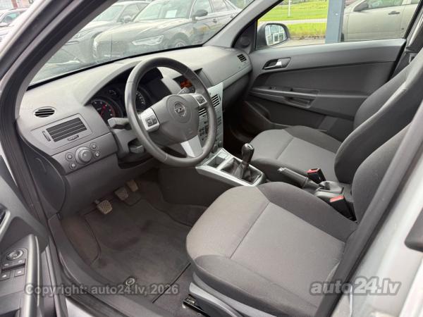 Grey Opel Astra 2010 in Tallinn, with an engine capacity of 1.40 L and mileage of 66 thousand km for 3990 €, photo 6 on AUTOMOTO.COM.LV