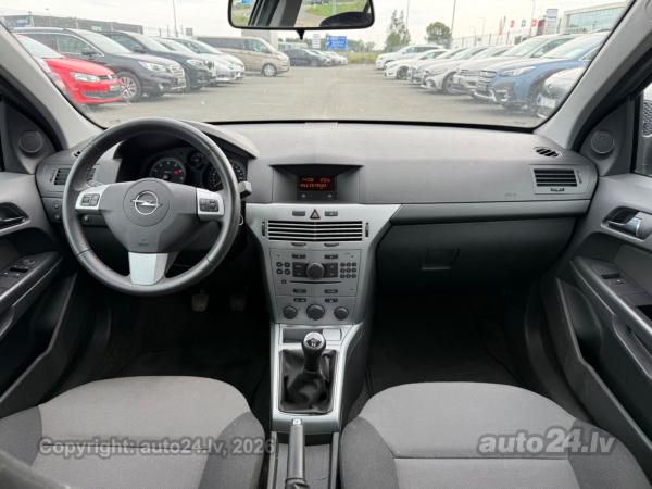 Grey Opel Astra 2010 in Tallinn, with an engine capacity of 1.40 L and mileage of 66 thousand km for 3990 €, photo 8 on AUTOMOTO.COM.LV