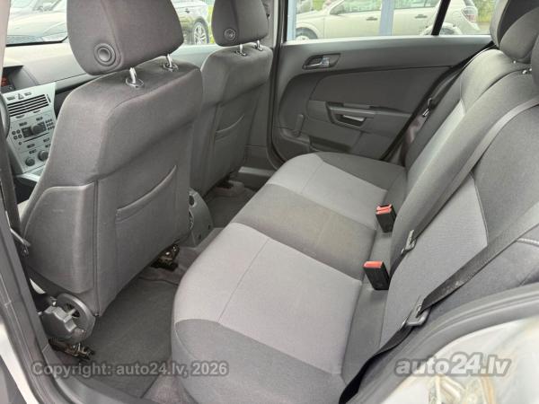 Grey Opel Astra 2010 in Tallinn, with an engine capacity of 1.40 L and mileage of 66 thousand km for 3990 €, photo 10 on AUTOMOTO.COM.LV