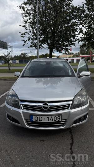 Pelēks Opel Astra 2010 Rīga, ar dzinēja tilpumu 1.80 L un nobraukumu 153 tūkst. km par 1500 €, foto 1 vietnē AUTOMOTO.COM.LV