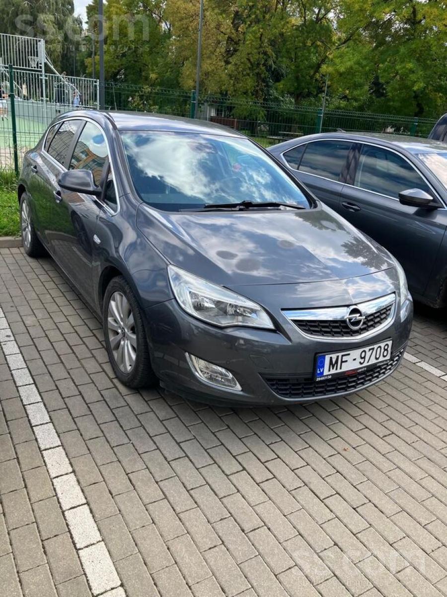 Pelēks Opel Astra 2010 Ogre, ar dzinēja tilpumu 1.70 L un nobraukumu 301 tūkst. km par 1600 €, foto 1 vietnē AUTOMOTO.COM.LV