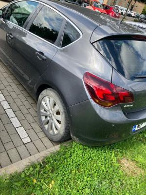 Pelēks Opel Astra 2010 Ogre, ar dzinēja tilpumu 1.70 L un nobraukumu 301 tūkst. km par 1600 €, foto 3 vietnē AUTOMOTO.COM.LV