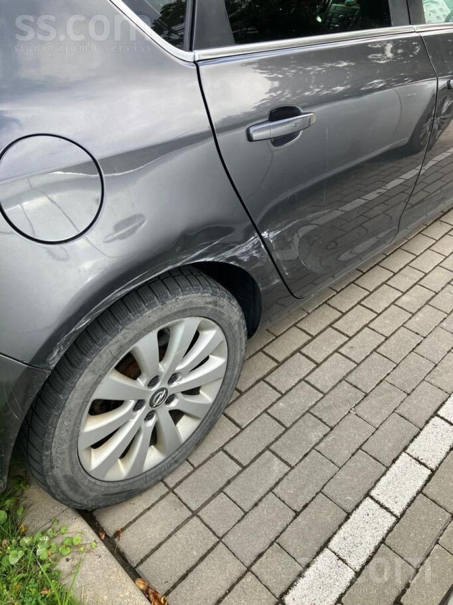 Pelēks Opel Astra 2010 Ogre, ar dzinēja tilpumu 1.70 L un nobraukumu 301 tūkst. km par 1600 €, foto 4 vietnē AUTOMOTO.COM.LV