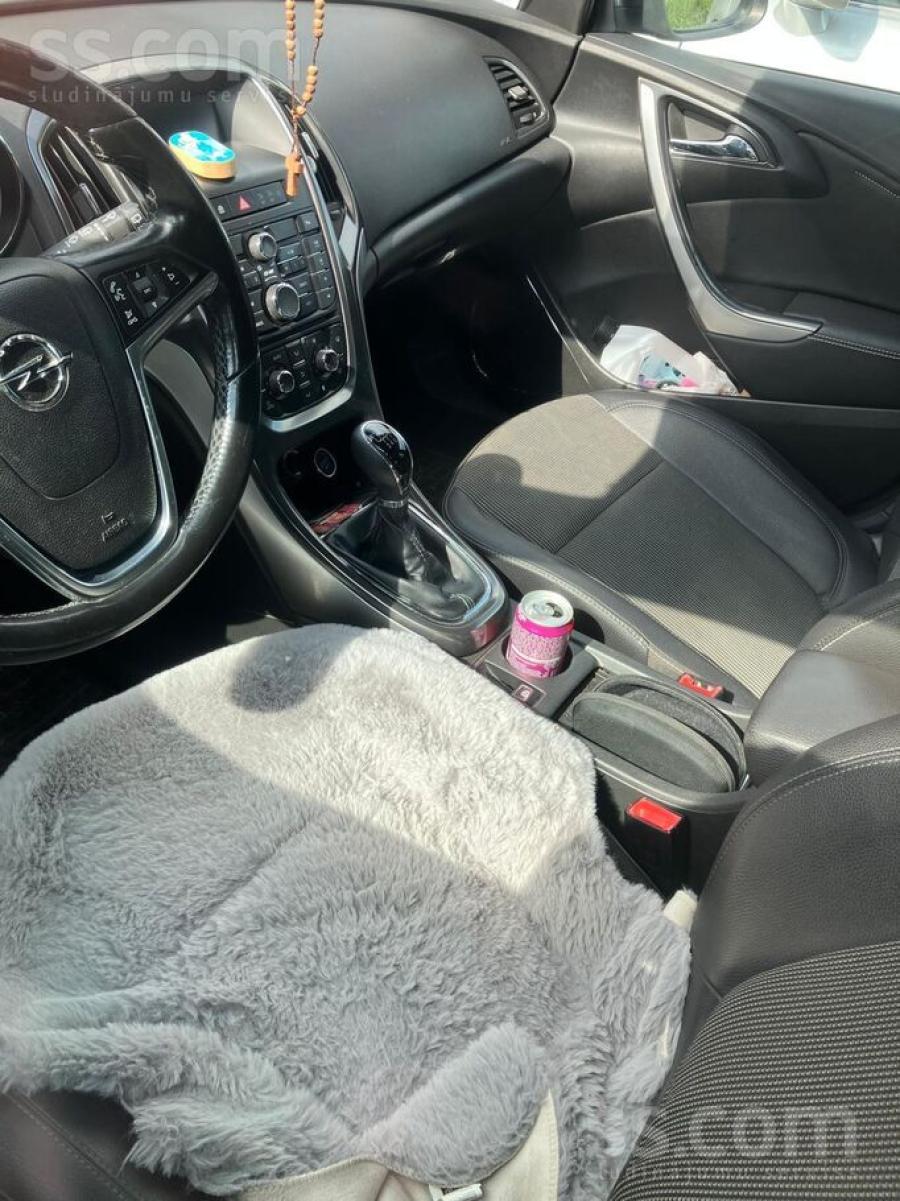 Pelēks Opel Astra 2010 Ogre, ar dzinēja tilpumu 1.70 L un nobraukumu 301 tūkst. km par 1600 €, foto 5 vietnē AUTOMOTO.COM.LV