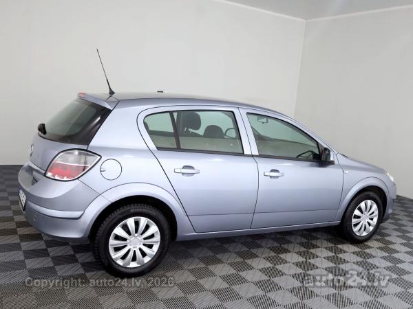 Pelēks Opel Astra 2010 Tallina, ar dzinēja tilpumu 1.40 L un nobraukumu 166 tūkst. km par 1499 €, foto 4 vietnē AUTOMOTO.COM.LV