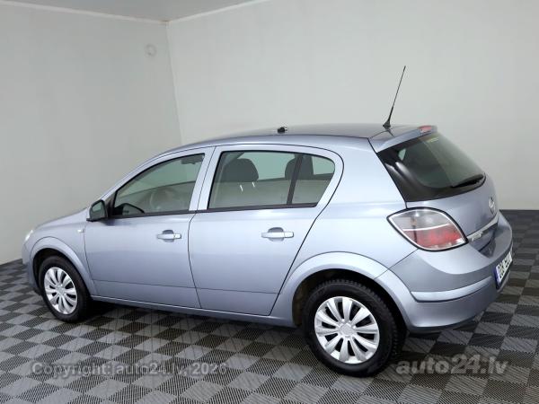 Pelēks Opel Astra 2010 Tallina, ar dzinēja tilpumu 1.40 L un nobraukumu 166 tūkst. km par 1499 €, foto 5 vietnē AUTOMOTO.COM.LV