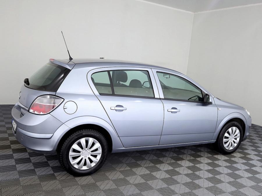 Pelēks Opel Astra 2010 Tallina, ar dzinēja tilpumu 1.40 L un nobraukumu 166 tūkst. km par 1499 €, foto 4 vietnē AUTOMOTO.COM.LV