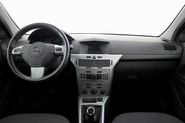 Опель Астра 2010 в Таллин на AUTOMOTO.COM.LV Серый Опель Астра 2010 в Таллин, объемом двигателя 1.40 л и пробегом 166 тыс. км за 1499 €, фото 6 на AUTOMOTO.COM.LV