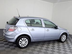 Pelēks Opel Astra 2010 Tallina, ar dzinēja tilpumu 1.40 L un nobraukumu 166 tūkst. km par 1499 €, foto 11 vietnē AUTOMOTO.COM.LV