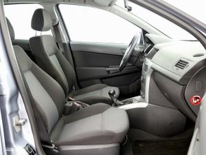 Pelēks Opel Astra 2010 Tallina, ar dzinēja tilpumu 1.40 L un nobraukumu 166 tūkst. km par 1499 €, foto 14 vietnē AUTOMOTO.COM.LV