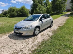 Pelēks Opel Astra 2010 Viļņa, ar dzinēja tilpumu 1.36 L un nobraukumu 284 tūkst. km par 1400 €, foto  vietnē AUTOMOTO.COM.LV