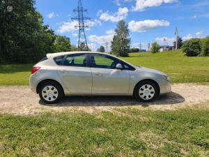 Grey Opel Astra 2010 in Vilnius, with an engine capacity of 1.36 L and mileage of 284 thousand km for 1400 €, photo 6 on AUTOMOTO.COM.LV