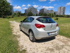 Grey Opel Astra 2010 in Vilnius, with an engine capacity of 1.36 L and mileage of 284 thousand km for 1400 €, photo 8 on AUTOMOTO.COM.LV