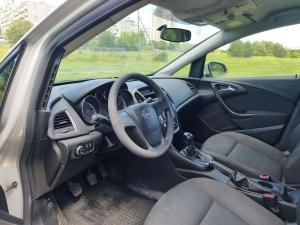Grey Opel Astra 2010 in Vilnius, with an engine capacity of 1.36 L and mileage of 284 thousand km for 1400 €, photo 9 on AUTOMOTO.COM.LV