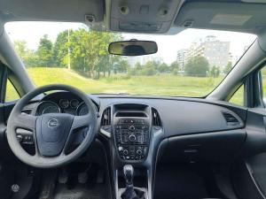 Grey Opel Astra 2010 in Vilnius, with an engine capacity of 1.36 L and mileage of 284 thousand km for 1400 €, photo 10 on AUTOMOTO.COM.LV