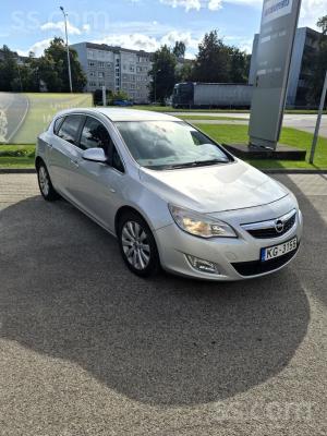 Grey Opel Astra 2010 in Riga, with an engine capacity of 1.70 L and mileage of 302 thousand km for 2500 €, photo  on AUTOMOTO.COM.LV