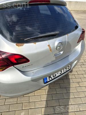 Grey Opel Astra 2010 in Riga, with an engine capacity of 1.70 L and mileage of 302 thousand km for 2500 €, photo 7 on AUTOMOTO.COM.LV