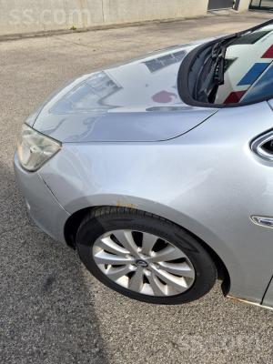Grey Opel Astra 2010 in Riga, with an engine capacity of 1.70 L and mileage of 302 thousand km for 2500 €, photo 10 on AUTOMOTO.COM.LV