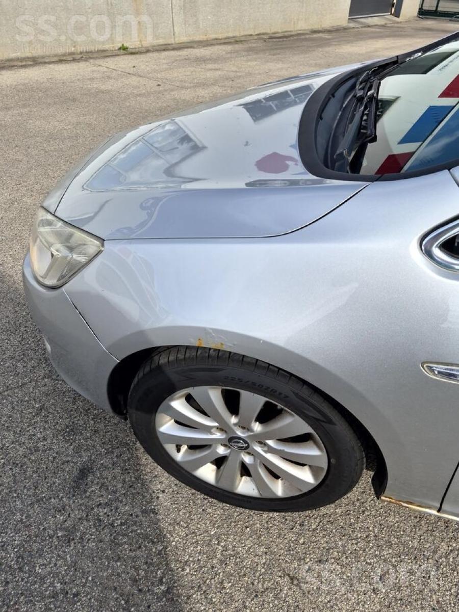 Grey Opel Astra 2010 in Riga, with an engine capacity of 1.70 L and mileage of 302 thousand km for 2500 €, photo 10 on AUTOMOTO.COM.LV