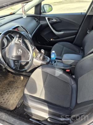 Grey Opel Astra 2010 in Riga, with an engine capacity of 1.70 L and mileage of 302 thousand km for 2500 €, photo 11 on AUTOMOTO.COM.LV