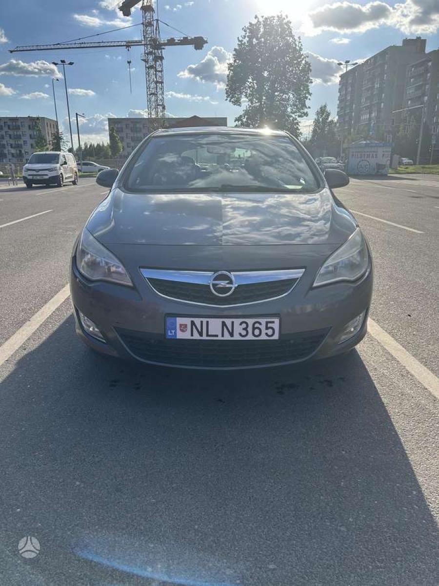 Grey Opel Astra 2010 in Vilnius, with an engine capacity of 2.00 L and mileage of 3 thousand km for 3000 €, photo 3 on AUTOMOTO.COM.LV