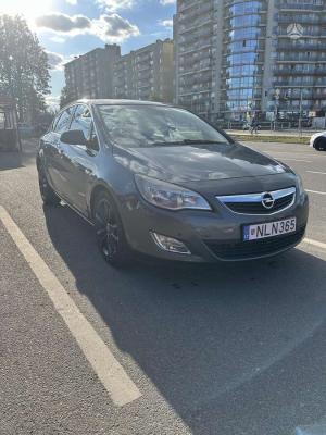 Grey Opel Astra 2010 in Vilnius, with an engine capacity of 2.00 L and mileage of 3 thousand km for 3000 €, photo 4 on AUTOMOTO.COM.LV
