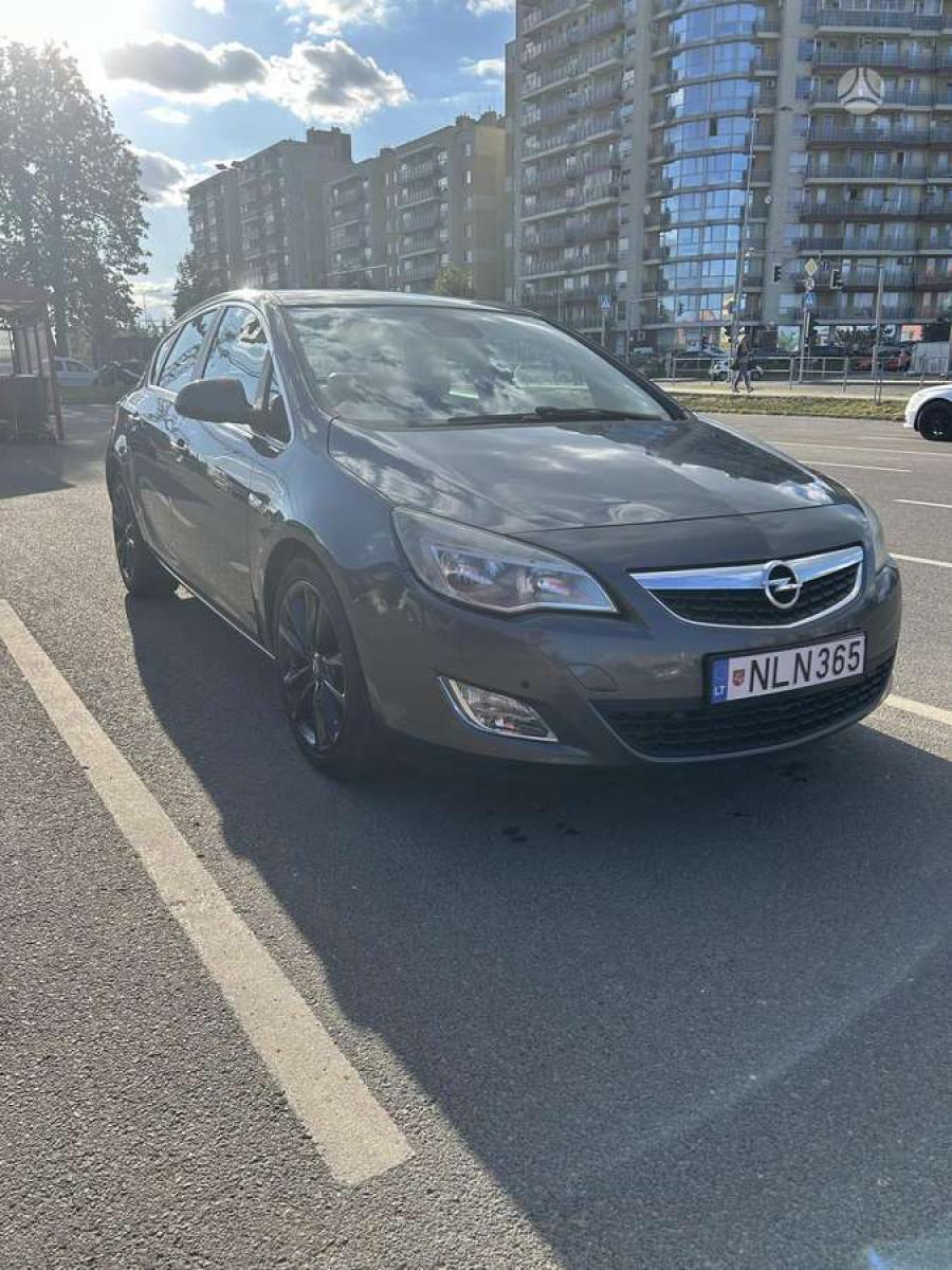 Grey Opel Astra 2010 in Vilnius, with an engine capacity of 2.00 L and mileage of 3 thousand km for 3000 €, photo 4 on AUTOMOTO.COM.LV