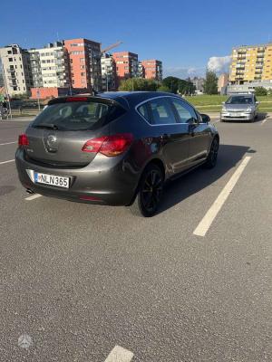 Grey Opel Astra 2010 in Vilnius, with an engine capacity of 2.00 L and mileage of 3 thousand km for 3000 €, photo 6 on AUTOMOTO.COM.LV