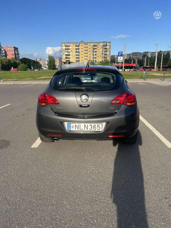 Pelēks Opel Astra 2010 Viļņa, ar dzinēja tilpumu 2.00 L un nobraukumu 3 tūkst. km par 3000 €, foto 7 vietnē AUTOMOTO.COM.LV