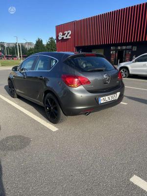Grey Opel Astra 2010 in Vilnius, with an engine capacity of 2.00 L and mileage of 3 thousand km for 3000 €, photo 8 on AUTOMOTO.COM.LV