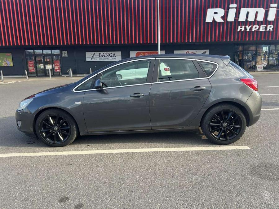 Grey Opel Astra 2010 in Vilnius, with an engine capacity of 2.00 L and mileage of 3 thousand km for 3000 €, photo 9 on AUTOMOTO.COM.LV