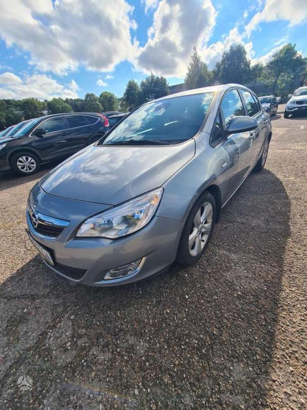 Pelēks Opel Astra 2010 Alīta, ar dzinēja tilpumu 1.60 L un nobraukumu 216 tūkst. km par 2500 €, foto 3 vietnē AUTOMOTO.COM.LV