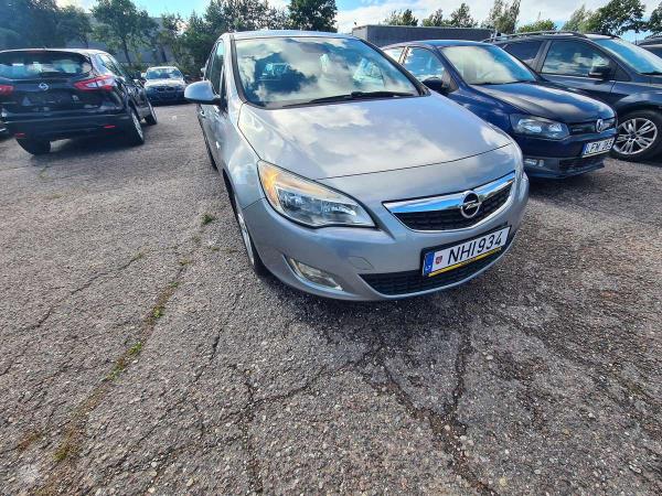 Pelēks Opel Astra 2010 Alīta, ar dzinēja tilpumu 1.60 L un nobraukumu 216 tūkst. km par 2500 €, foto 4 vietnē AUTOMOTO.COM.LV