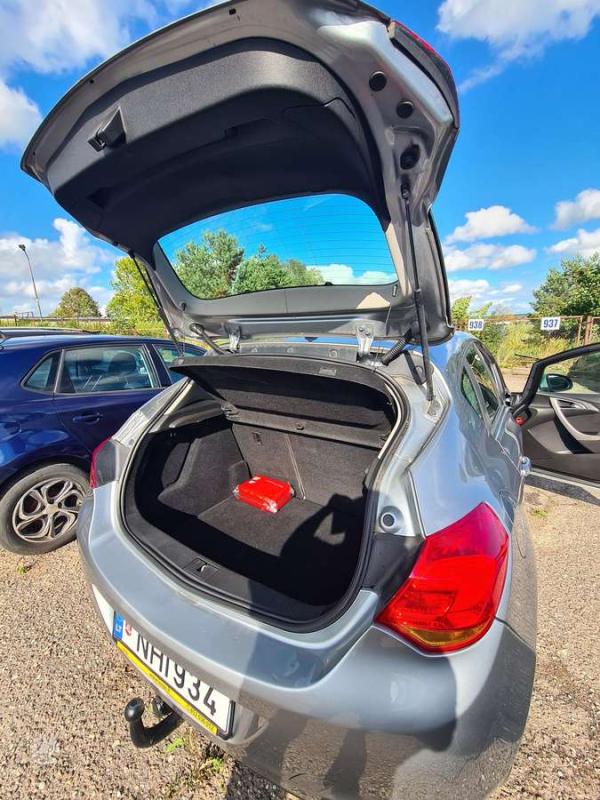 Pelēks Opel Astra 2010 Alīta, ar dzinēja tilpumu 1.60 L un nobraukumu 216 tūkst. km par 2500 €, foto 8 vietnē AUTOMOTO.COM.LV