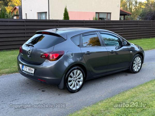 Pelēks Opel Astra 2010 Tallina, ar dzinēja tilpumu 1.60 L un nobraukumu 193 tūkst. km par 3399 €, foto 4 vietnē AUTOMOTO.COM.LV