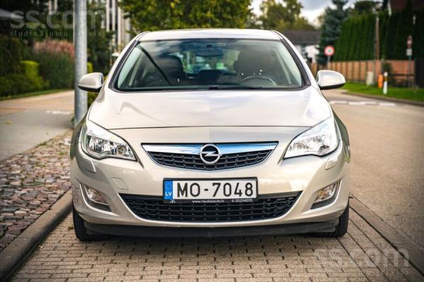 Pelēks Opel Astra 2010 Rīga, ar dzinēja tilpumu 1.60 L un nobraukumu 96 tūkst. km par 4990 €, foto 3 vietnē AUTOMOTO.COM.LV
