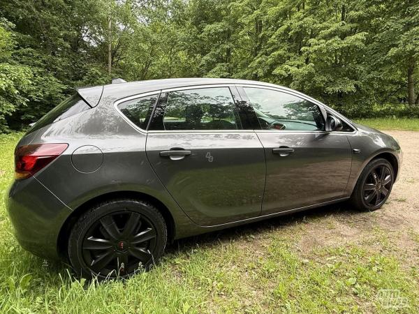 Opel Astra 2010 Vilkaviškis vietnē Pelēks Opel Astra 2010 Vilkaviškis, ar dzinēja tilpumu 1.40 L un nobraukumu 192 tūkst. km par 2700 €, foto 7 vietnē AUTOMOTO.COM.LV