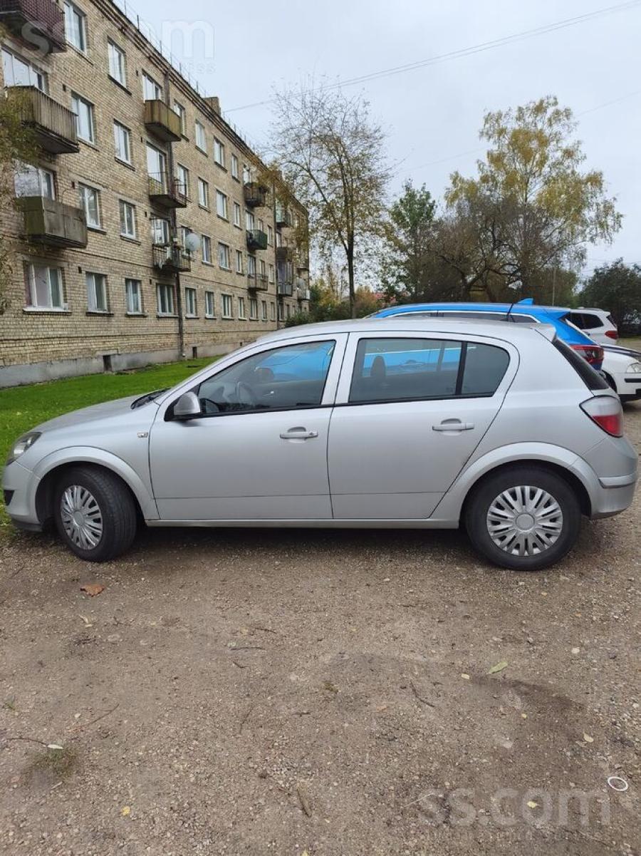 Pelēks Opel Astra 2010 Rīga, ar dzinēja tilpumu 1.40 L un nobraukumu 276 tūkst. km par 1000 €, foto 4 vietnē AUTOMOTO.COM.LV