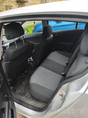 Pelēks Opel Astra 2010 Rīga, ar dzinēja tilpumu 1.40 L un nobraukumu 276 tūkst. km par 1000 €, foto 6 vietnē AUTOMOTO.COM.LV