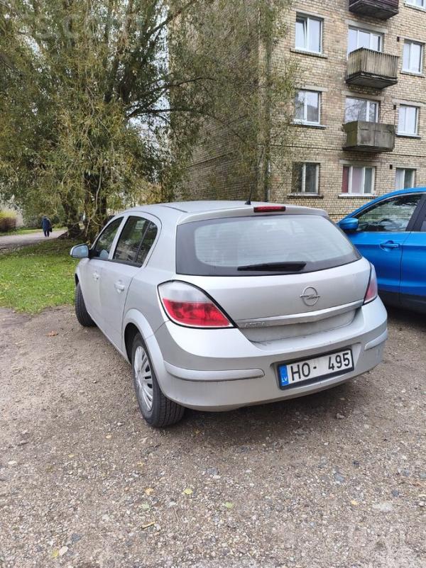 Pelēks Opel Astra 2010 Rīga, ar dzinēja tilpumu 1.40 L un nobraukumu 276 tūkst. km par 1000 €, foto 3 vietnē AUTOMOTO.COM.LV