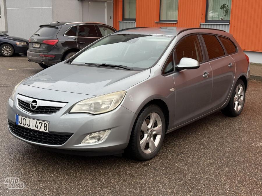Grey Opel Astra 2011 in Vilnius, with an engine capacity of 1.70 L and mileage of 0 thousand km for 2700 €, photo 3 on AUTOMOTO.COM.LV