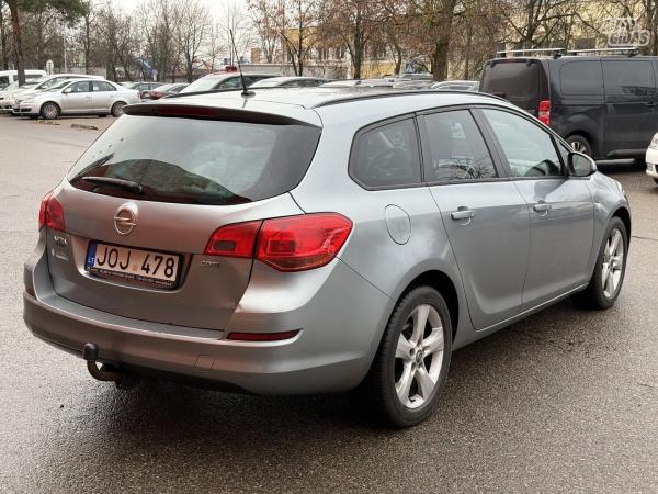 Grey Opel Astra 2011 in Vilnius, with an engine capacity of 1.70 L and mileage of 0 thousand km for 2700 €, photo 5 on AUTOMOTO.COM.LV