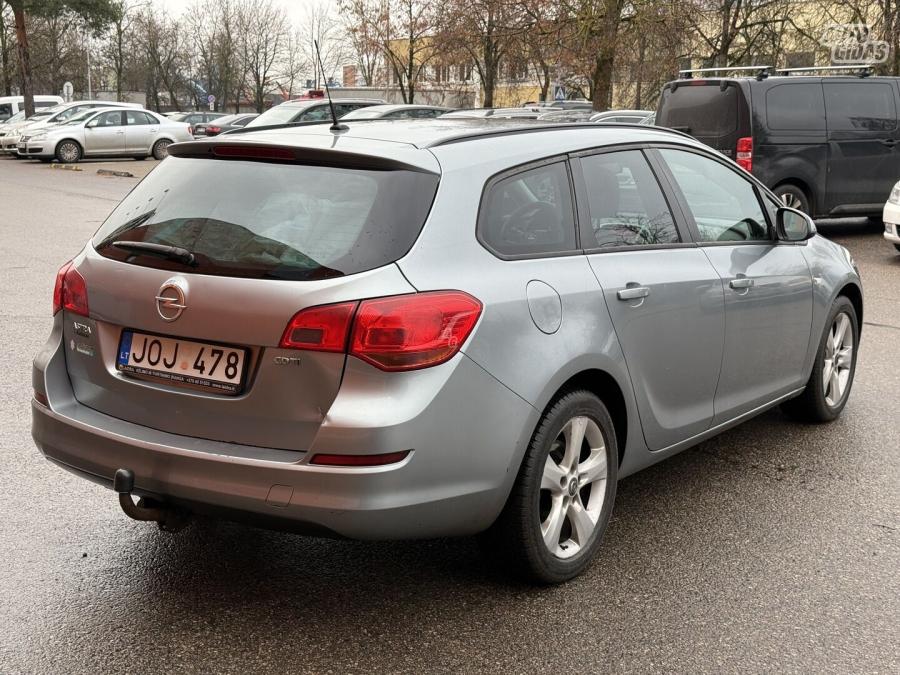 Grey Opel Astra 2011 in Vilnius, with an engine capacity of 1.70 L and mileage of 0 thousand km for 2700 €, photo 6 on AUTOMOTO.COM.LV