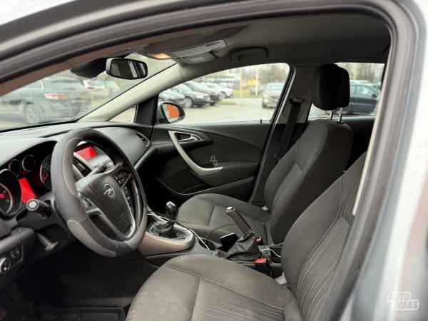 Grey Opel Astra 2011 in Vilnius, with an engine capacity of 1.70 L and mileage of 0 thousand km for 2700 €, photo 9 on AUTOMOTO.COM.LV