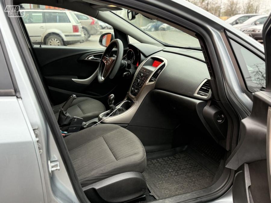 Grey Opel Astra 2011 in Vilnius, with an engine capacity of 1.70 L and mileage of 0 thousand km for 2700 €, photo 12 on AUTOMOTO.COM.LV