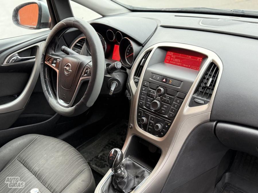 Grey Opel Astra 2011 in Vilnius, with an engine capacity of 1.70 L and mileage of 0 thousand km for 2700 €, photo 13 on AUTOMOTO.COM.LV