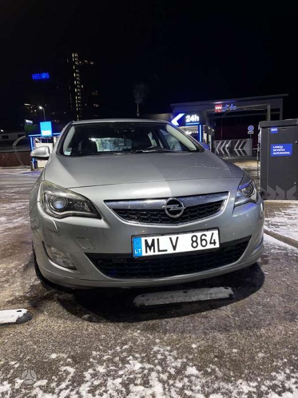 Grey Opel Astra 2011 in Vilnius, with an engine capacity of 1.96 L and mileage of 221 thousand km for 4500 €, photo 5 on AUTOMOTO.COM.LV