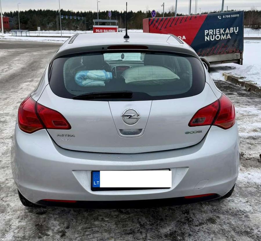 Pelēks Opel Astra 2011 Mažeikiai, ar dzinēja tilpumu 1.25 L un nobraukumu 216 tūkst. km par 3300 €, foto 2 vietnē AUTOMOTO.COM.LV